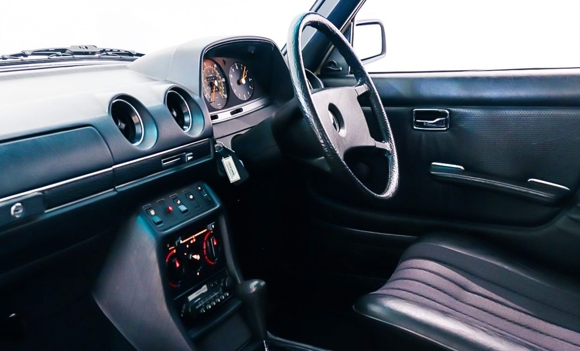 1981 Mercedes-Benz W123 – Classified of the Week | Car & Classic Magazine