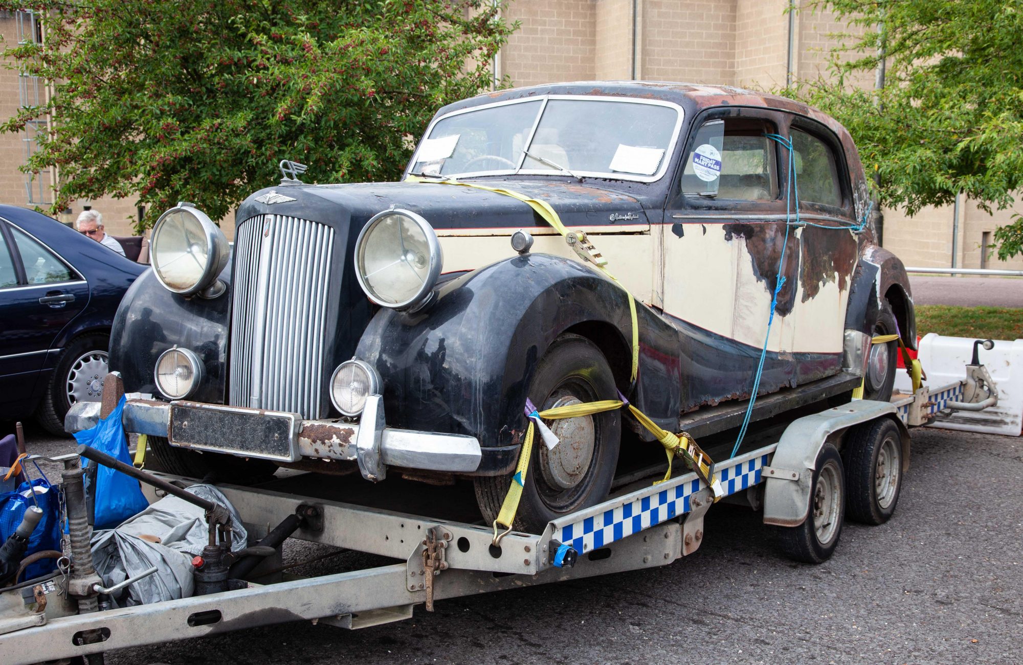 The Beaulieu Autojumble is Back, Baby! | Car & Classic Magazine