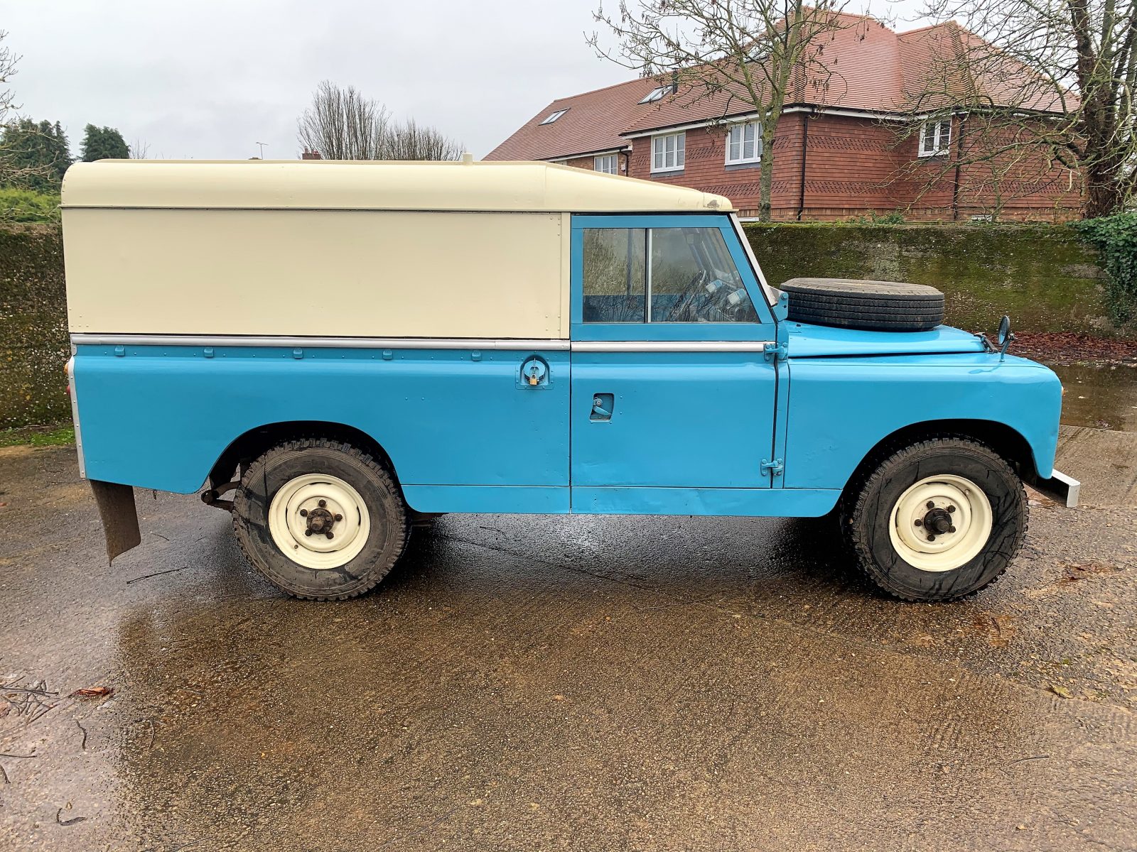 One New Range Rover, Or Five Classics? | Car & Classic Magazine