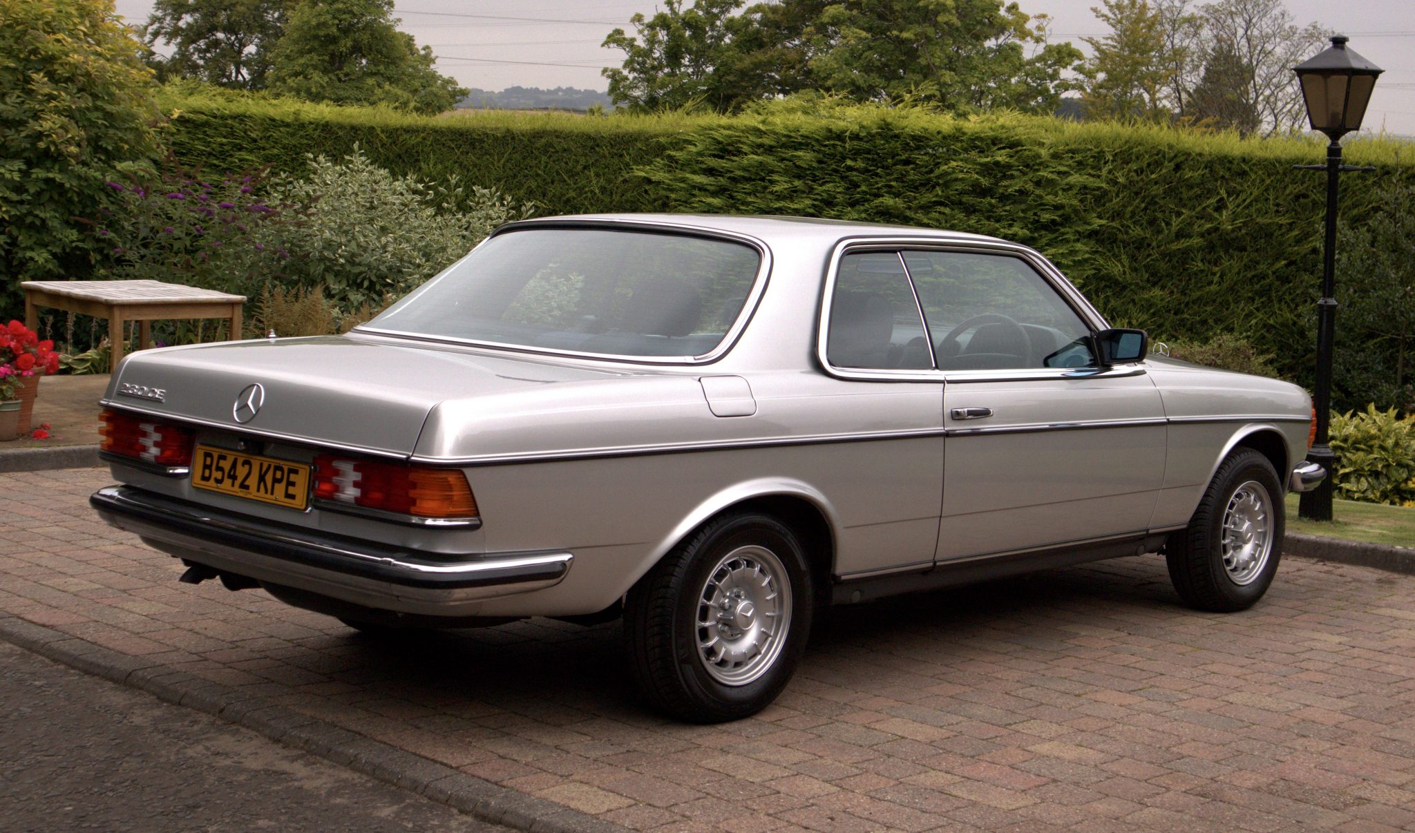 Mercedes-Benz W123 – The Ultimate Classic? | Car & Classic Magazine