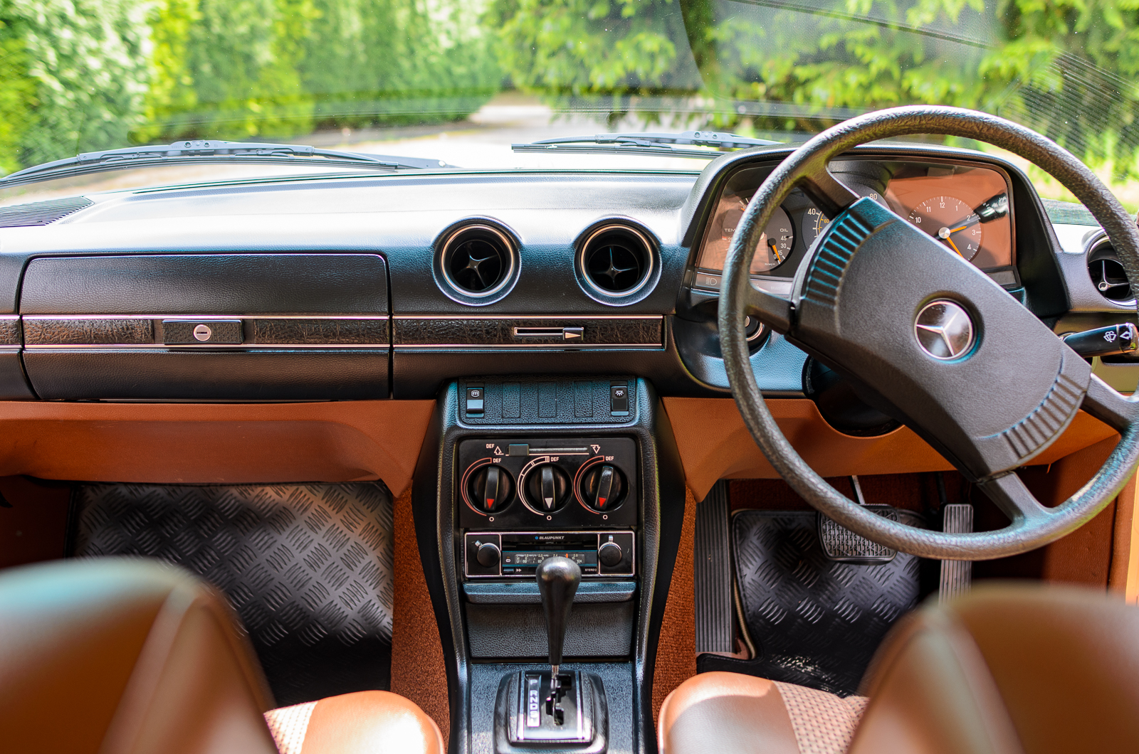 Mercedes-Benz W123 – The Ultimate Classic? | Car & Classic Magazine