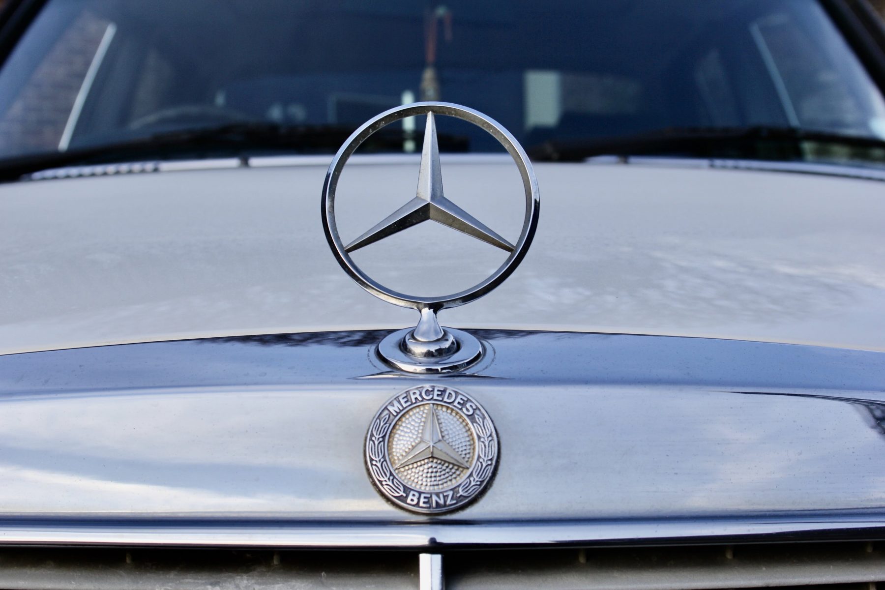 Mercedes-Benz W123 – The Ultimate Classic? | Car & Classic Magazine