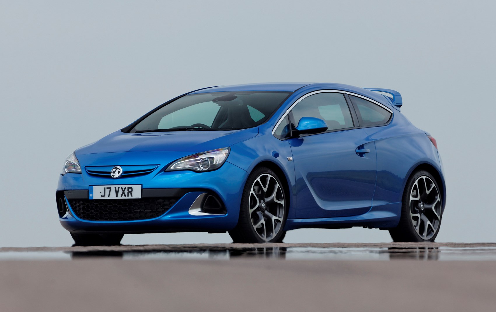 A Faster Astra – Hot Hatch Legends | Car & Classic Magazine