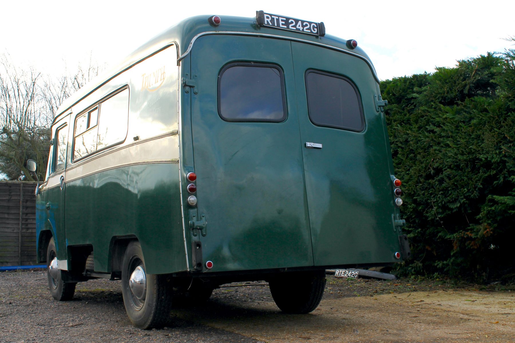1969 Morris LD Ambulance – Auction Car of the Week | Car & Classic Magazine