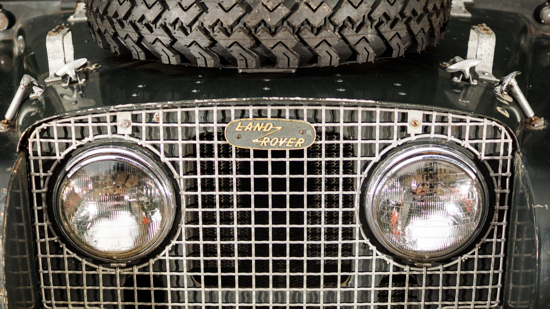 Land Rover Lovers Assemble – The Rover Social | Car & Classic Magazine
