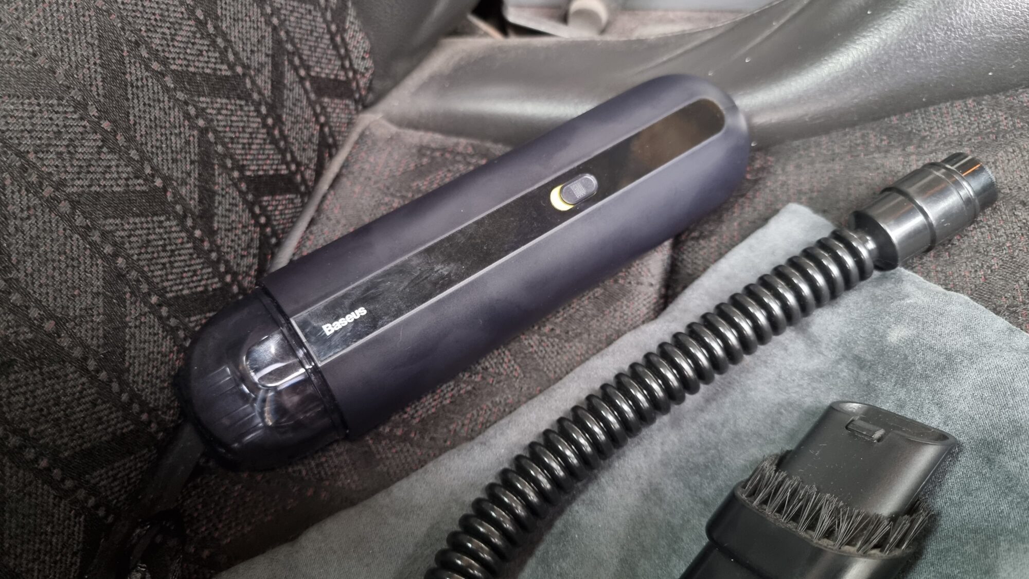 Baseus In-Car Vacuum – Product Review | Car & Classic Magazine
