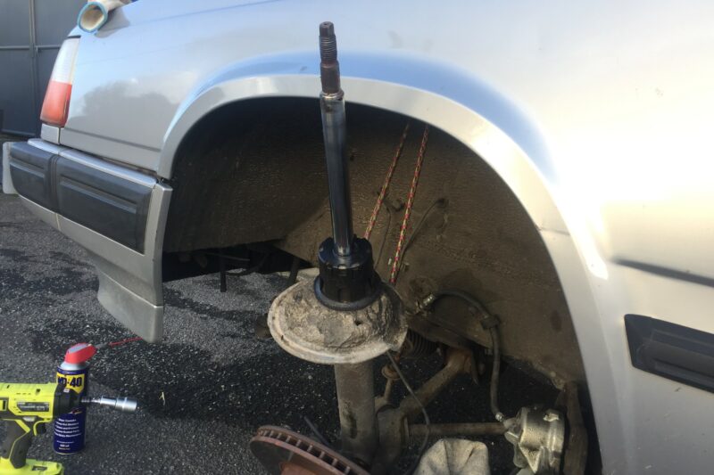 How To – Change Your Suspension Dampers | Car & Classic Magazine