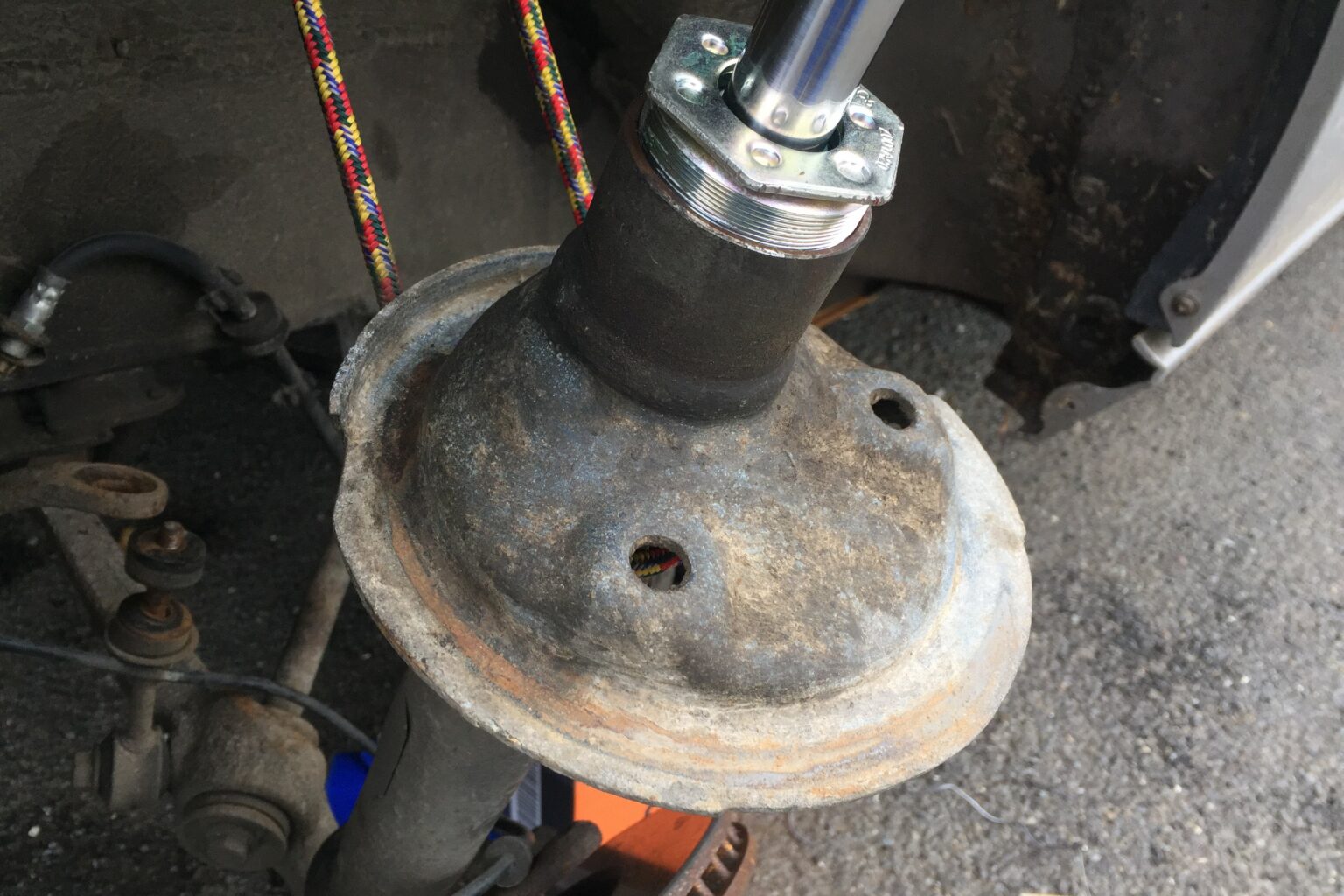 How To – Change Your Suspension Dampers | Car & Classic Magazine