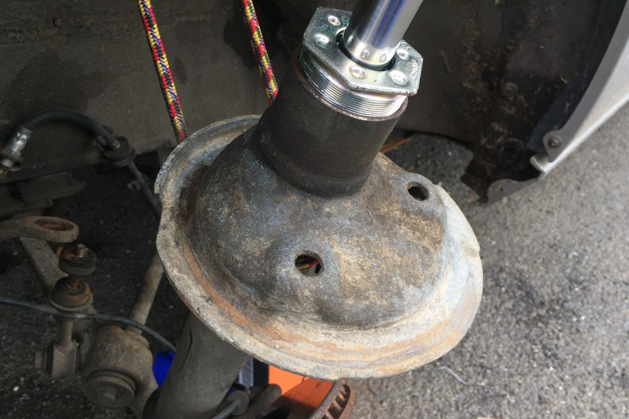 How To – Change Your Suspension Dampers | Car & Classic Magazine