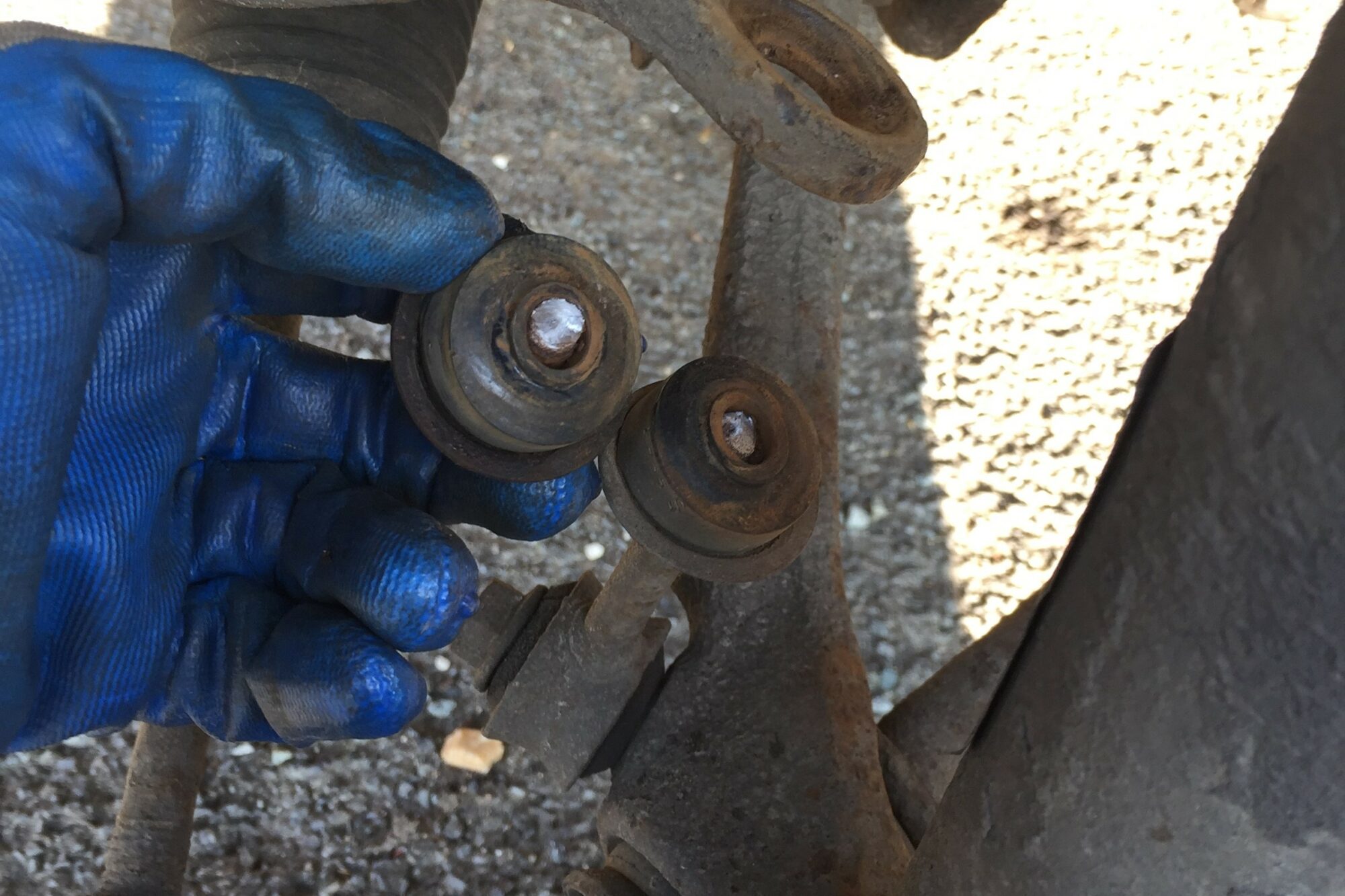 How To – Change Your Anti Roll Bar Links | Car & Classic Magazine