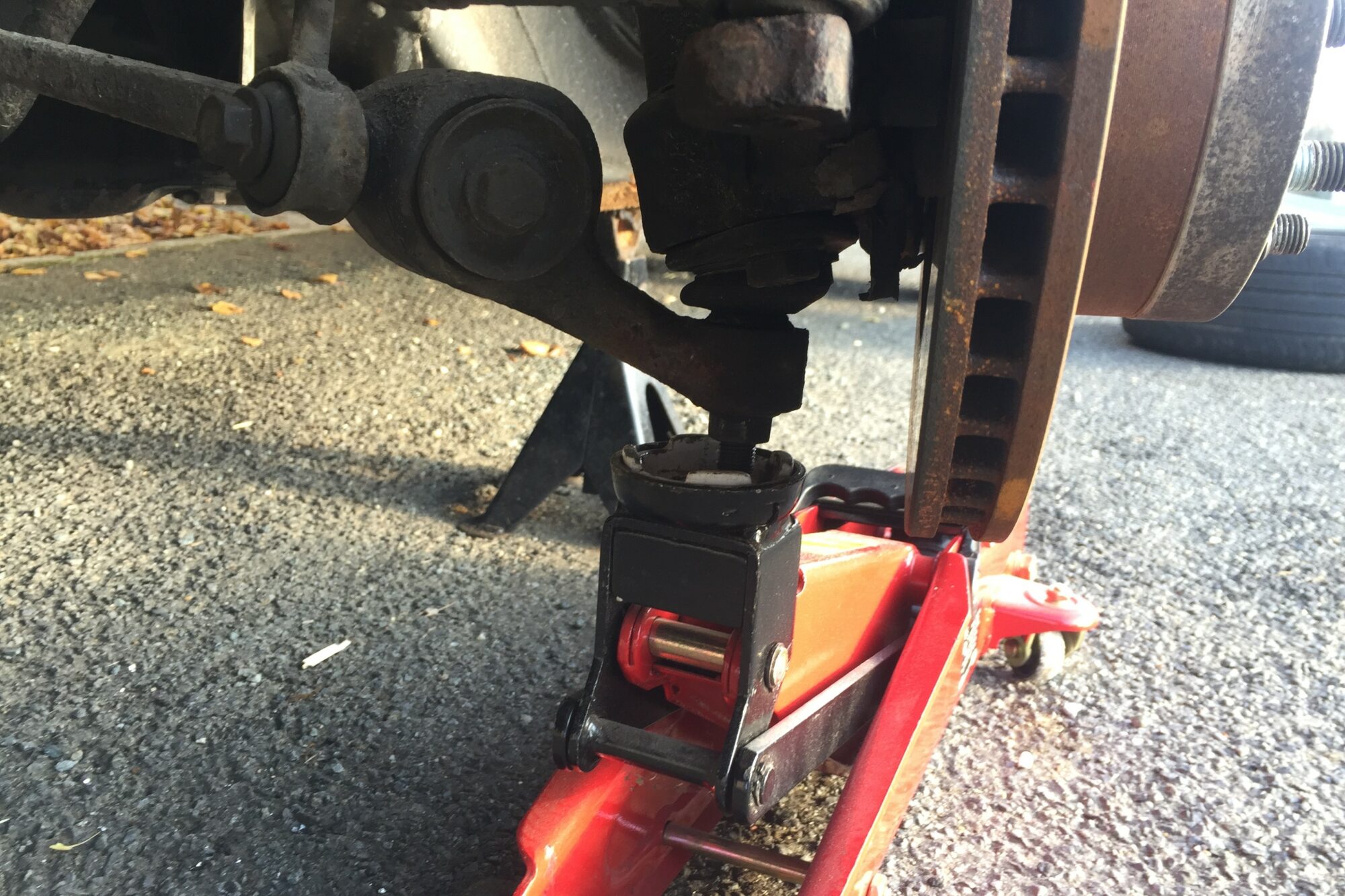 How To – Change Your Anti Roll Bar Links | Car & Classic Magazine