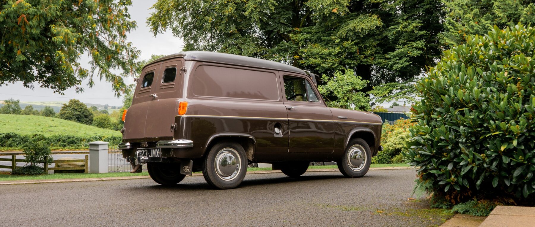 Commercial Appeal – The Joy of a Classic Van | Car & Classic Magazine