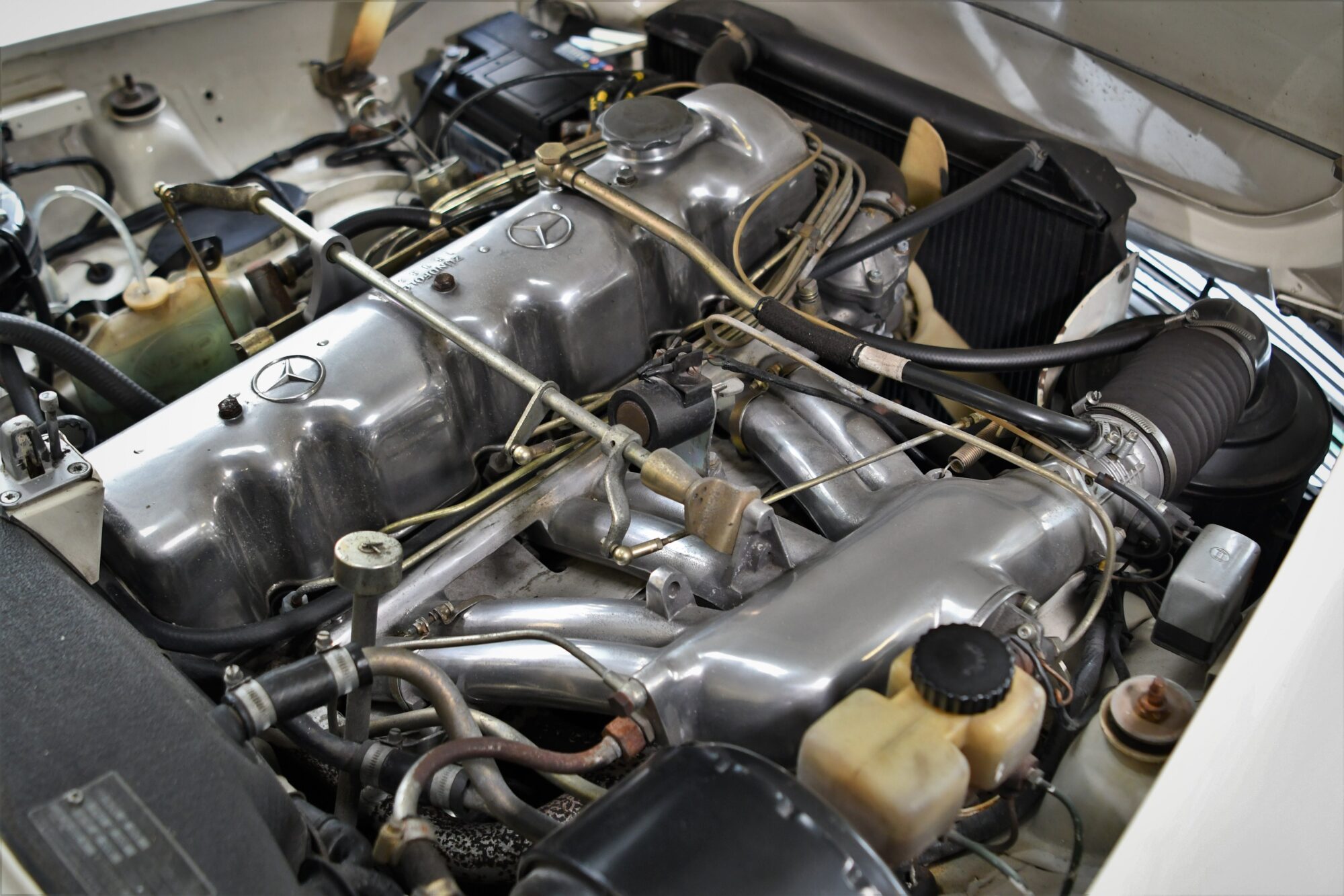 1965 Mercedes 230SL – Auction Car of the Week | Car & Classic Magazine