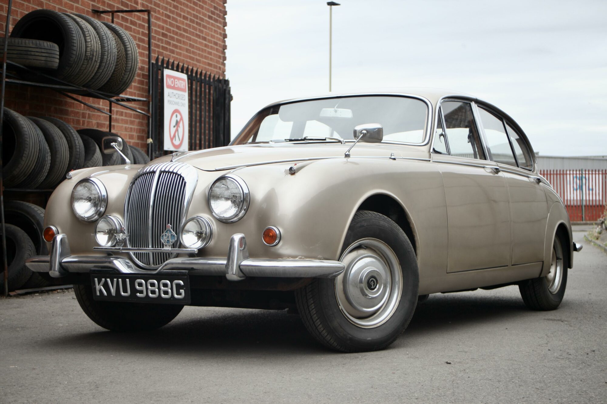 1968 Daimler 250 V8 – Project Profile | Car & Classic Magazine