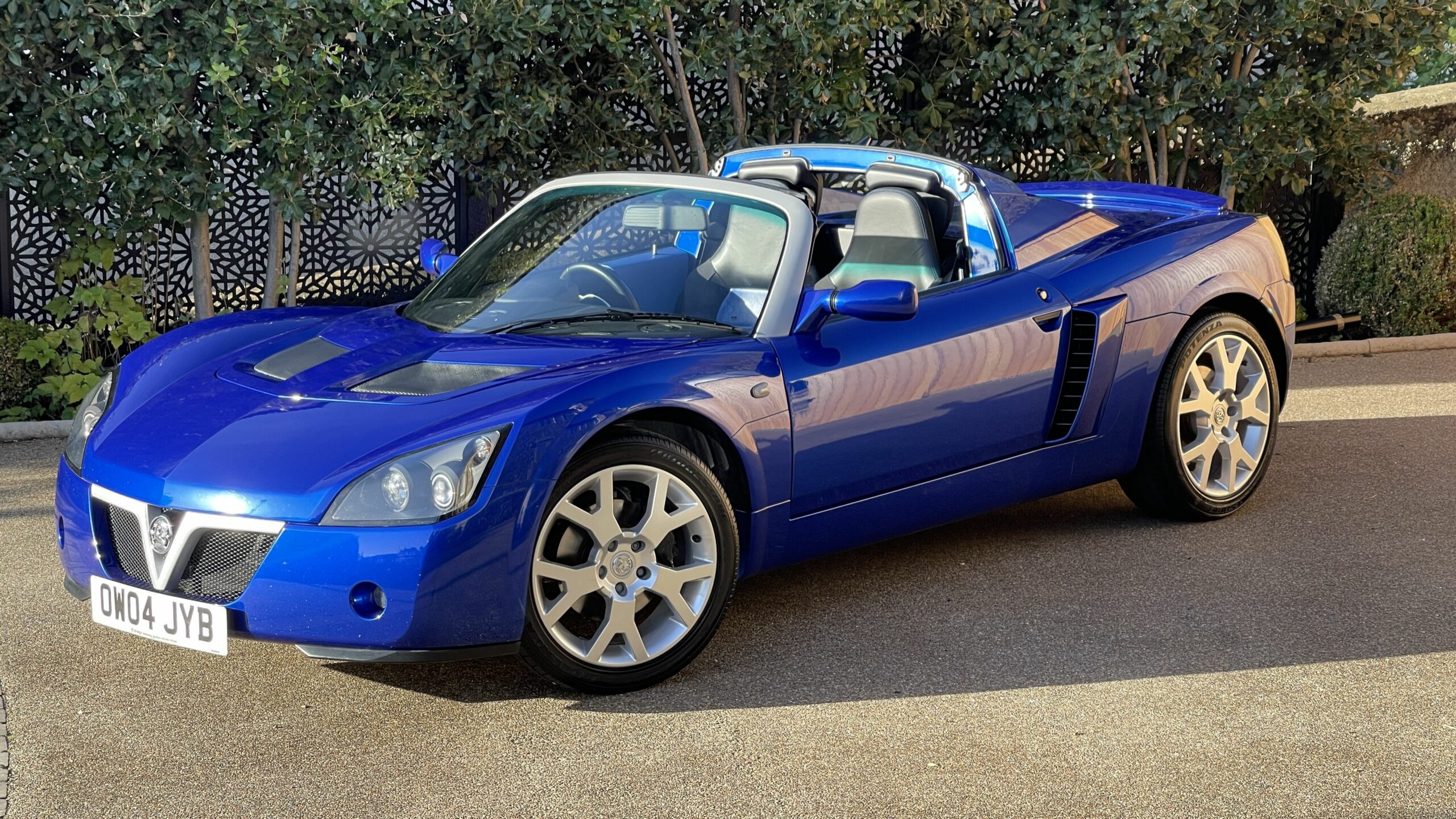 Vauxhall Vx220 Wallpaper