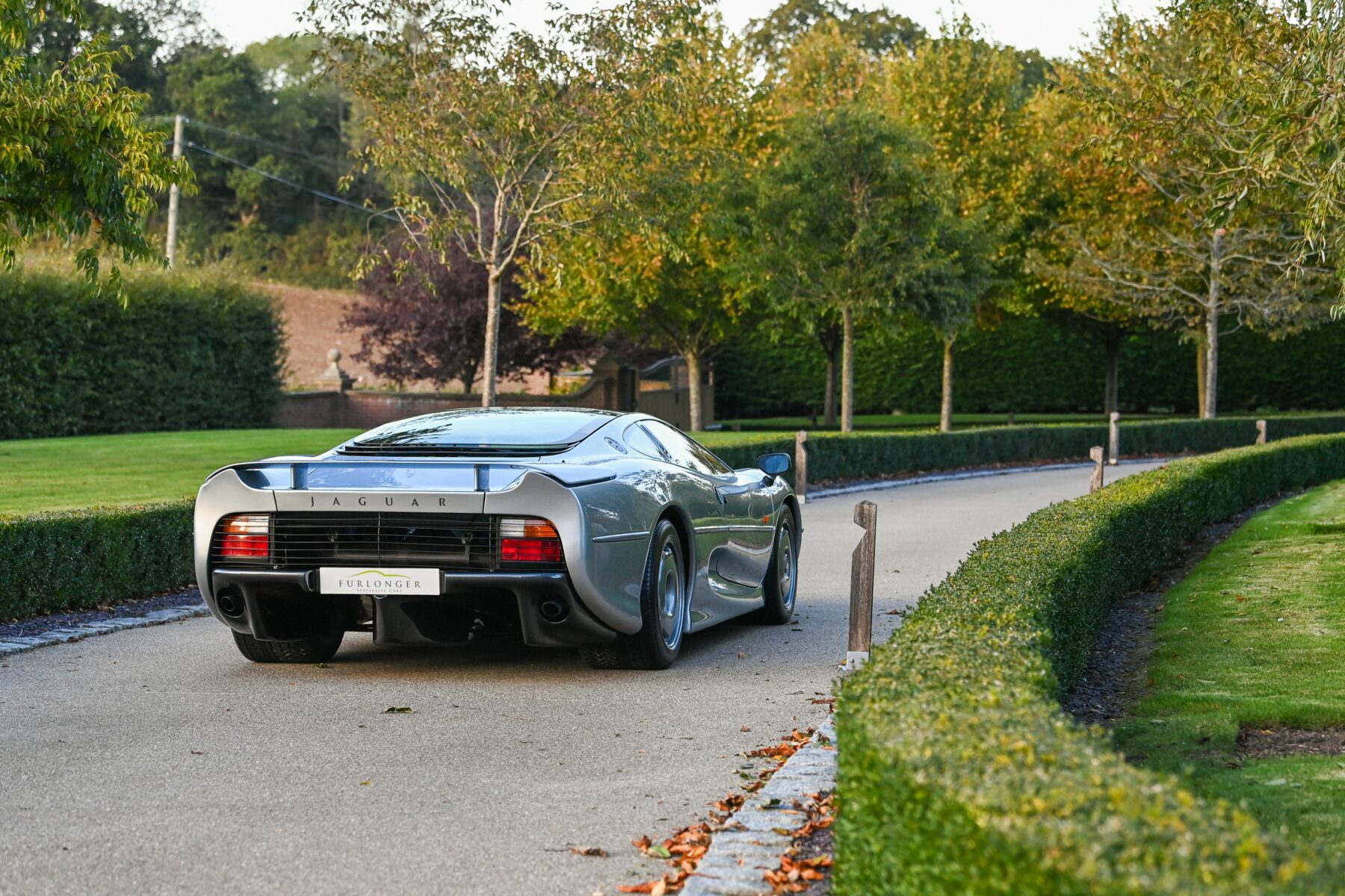 1992 Jaguar XJ220 – Classified of the Week | Car & Classic Magazine