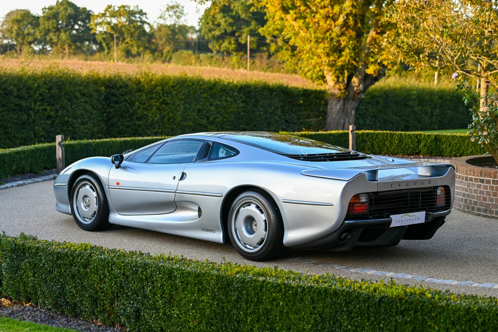 1992 Jaguar XJ220 – Classified of the Week | Car & Classic Magazine