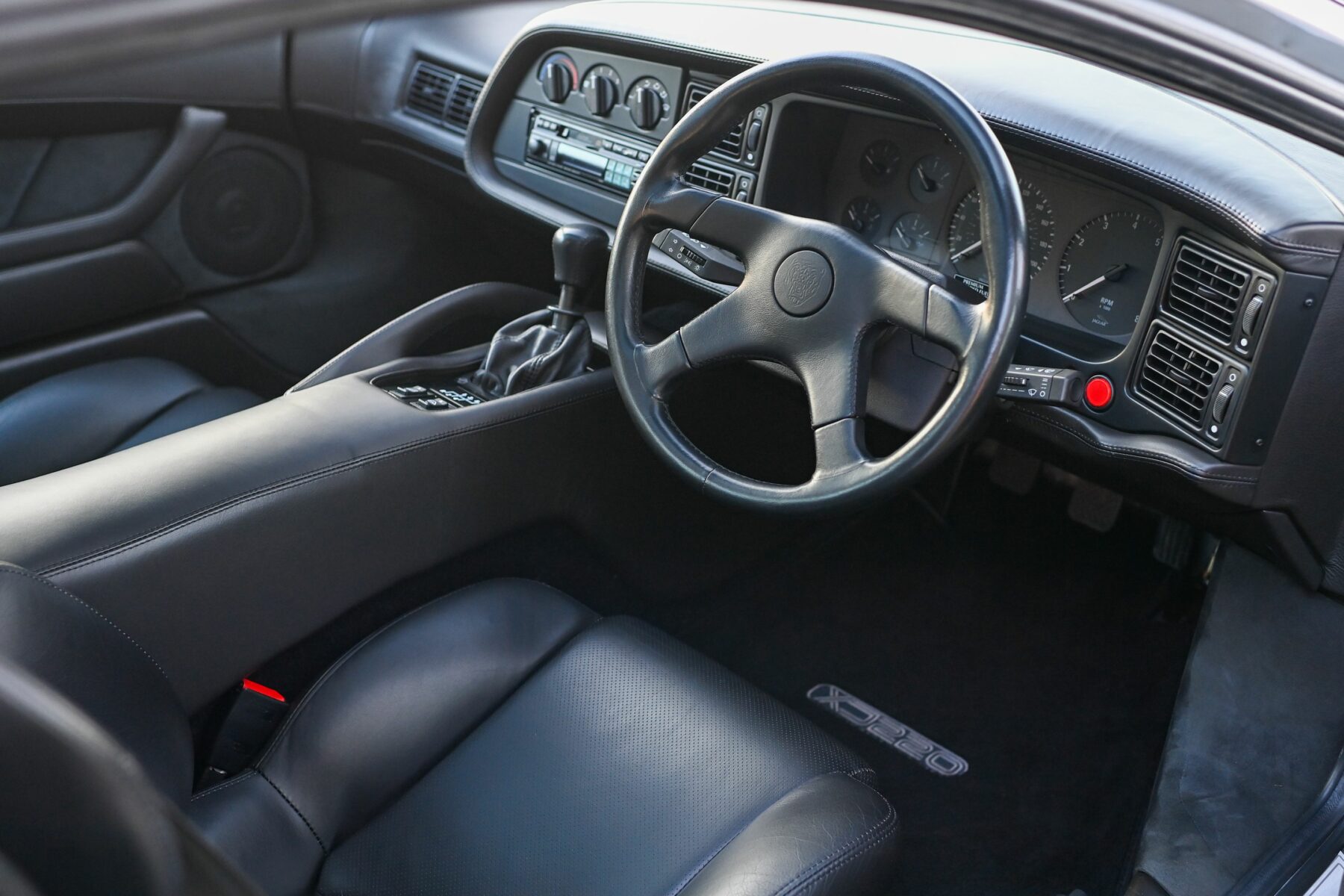 1992 Jaguar XJ220 – Classified of the Week | Car & Classic Magazine