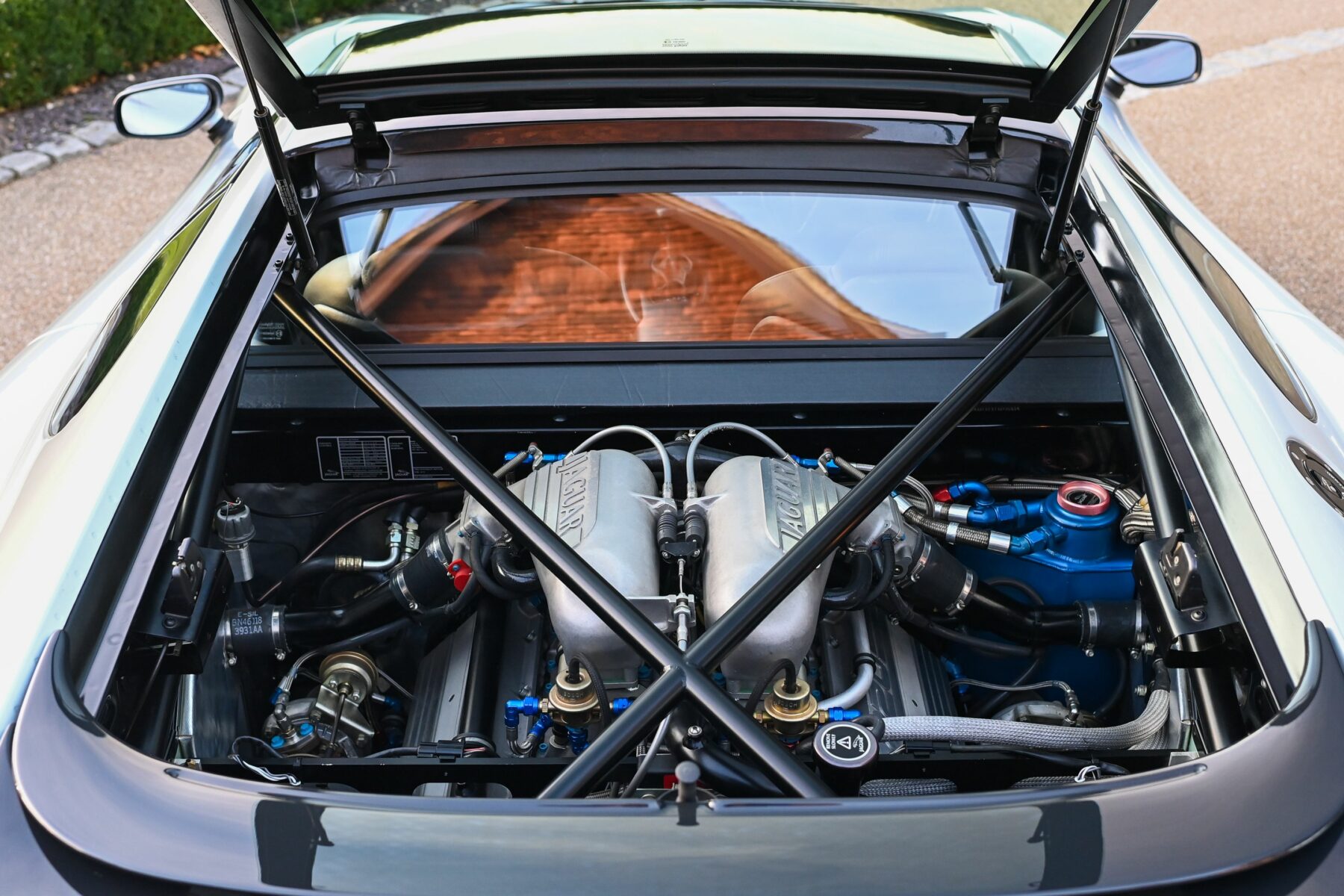 1992 Jaguar XJ220 – Classified of the Week | Car & Classic Magazine