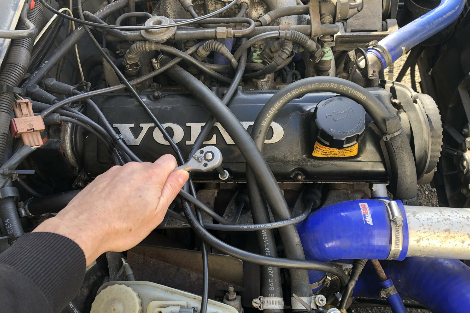 How To – Change Your Valve Cover Gasket | Car & Classic Magazine