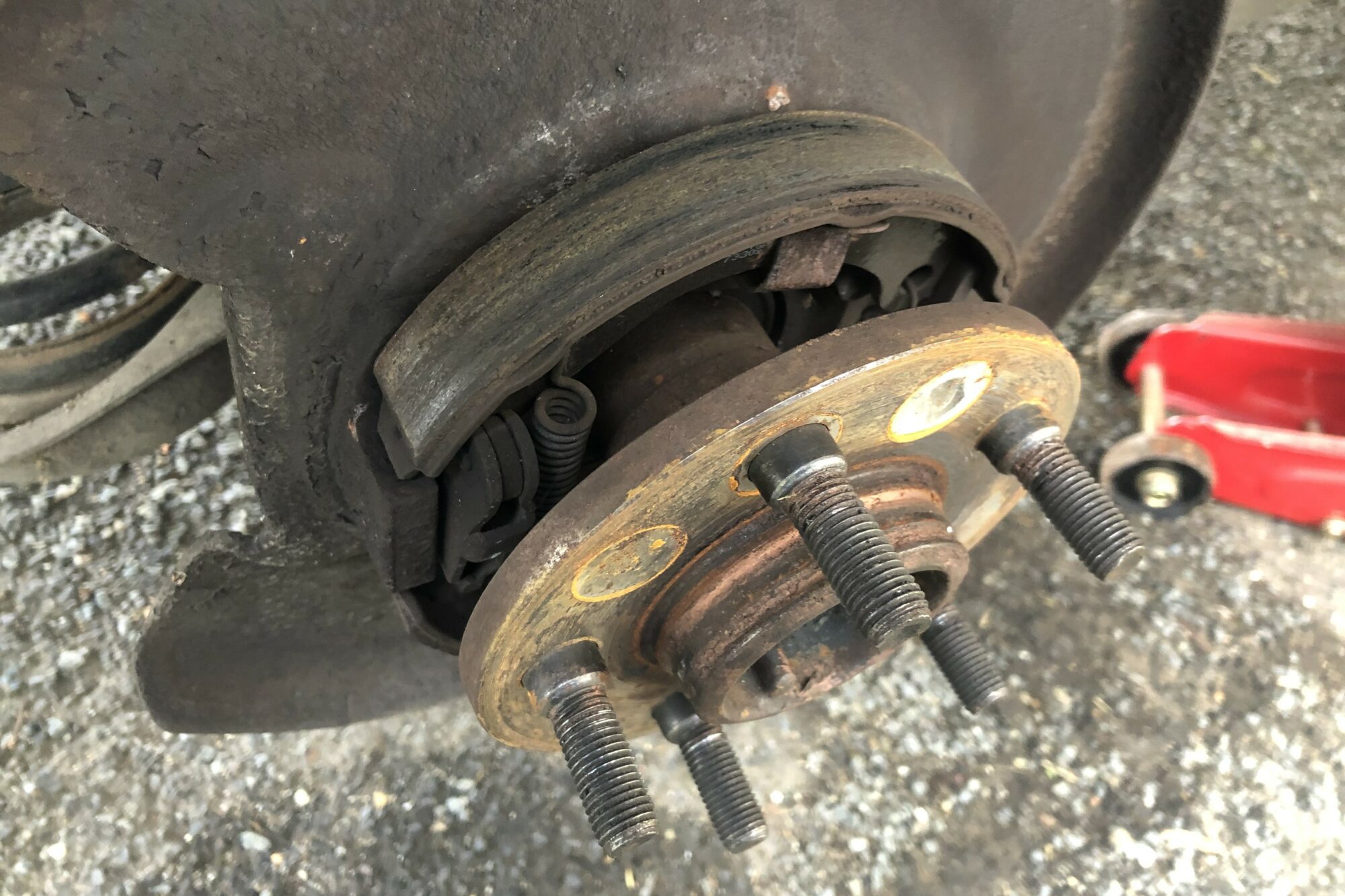 How To – Change Your Brake Shoes | Car & Classic Magazine