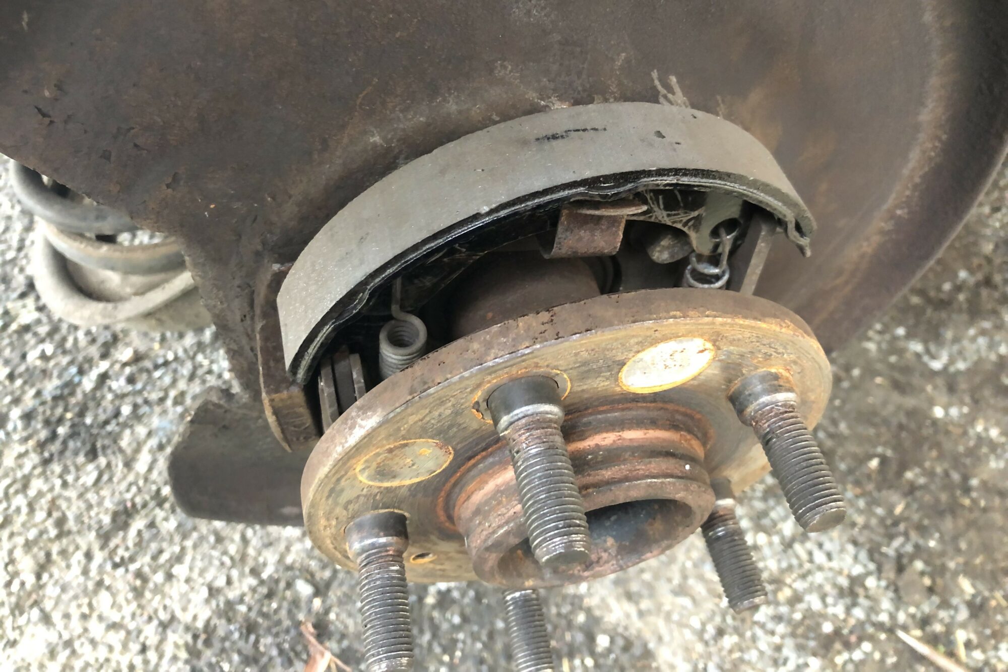 How To – Change Your Brake Shoes | Car & Classic Magazine