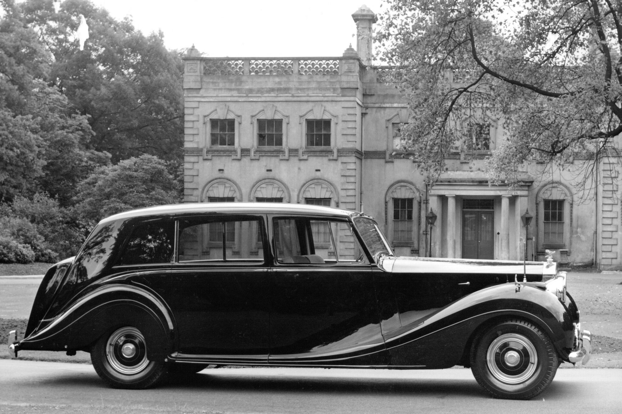 The Great Eight – 100 Years of the Rolls-Royce Phantom | Car & Classic ...